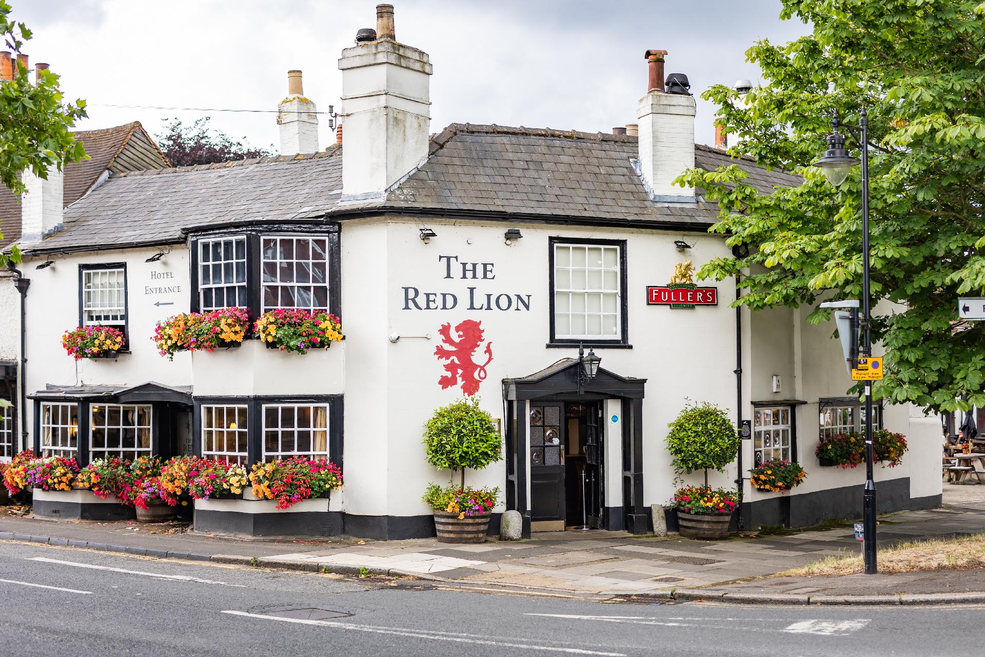 The Red Lion Hotel - Fuller's Pub and Hotel in Hillingdon