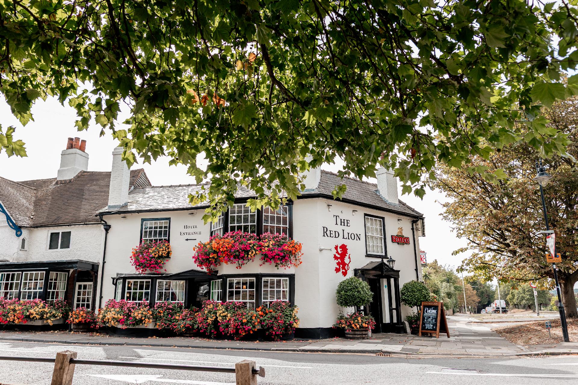 The Red Lion Hotel - Fuller's Pub and Hotel in Hillingdon