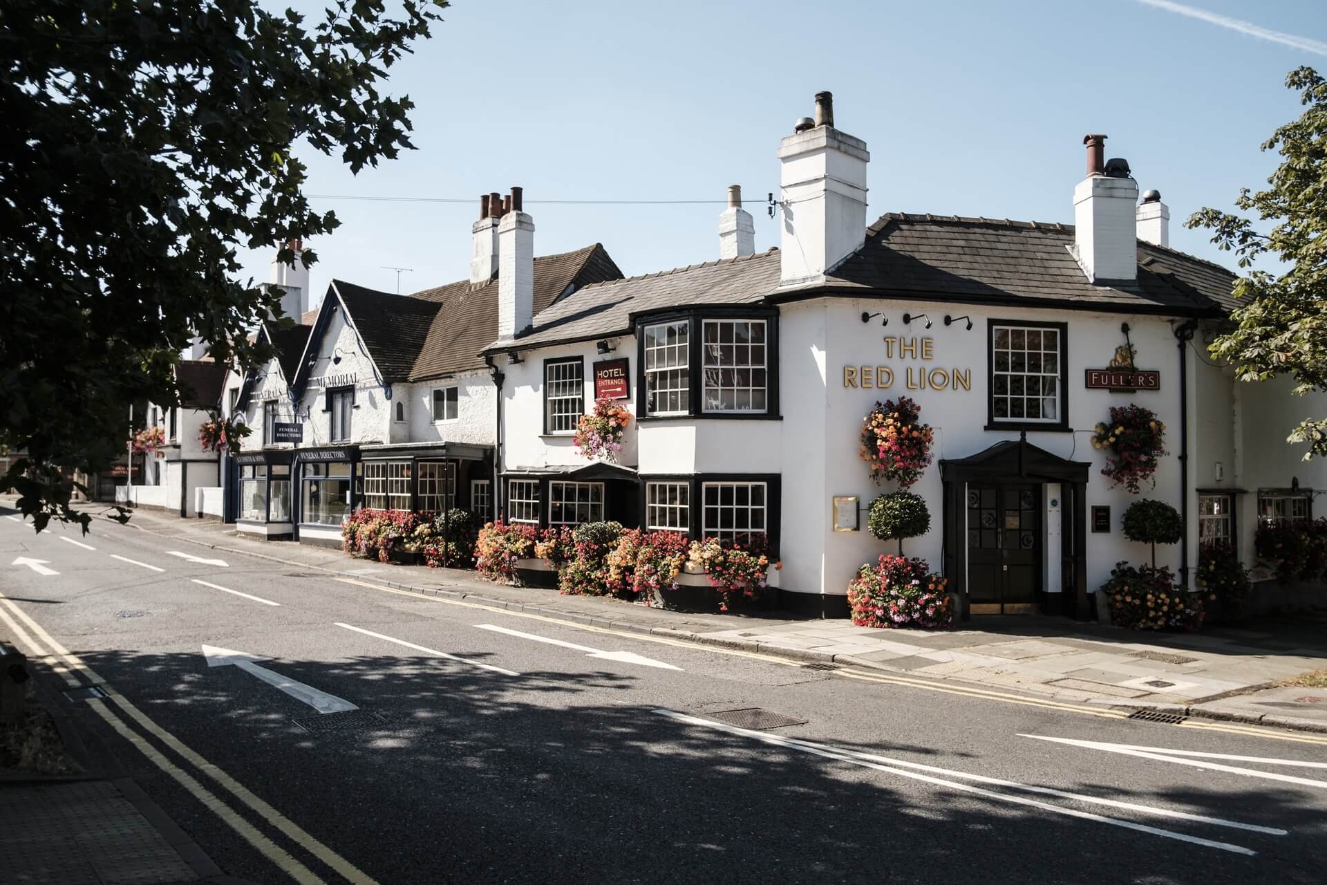 The Red Lion Hotel - Fuller's Pub and Hotel in Hillingdon